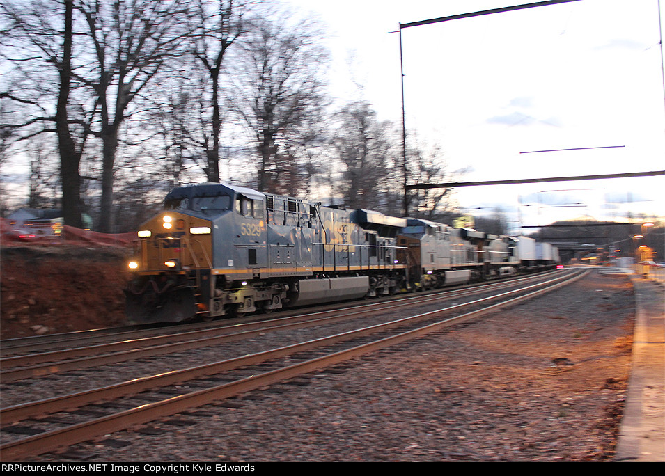 CSX ES40DC #5329 on Q034-21